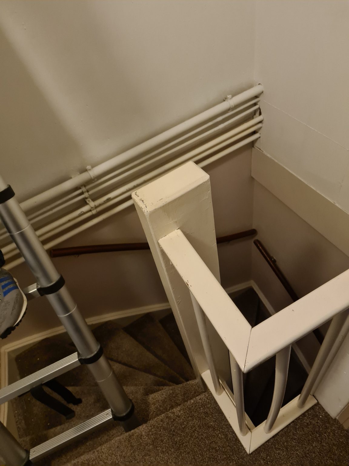 Zo monteer je veilig je plafonddroogrek in een trapgat!